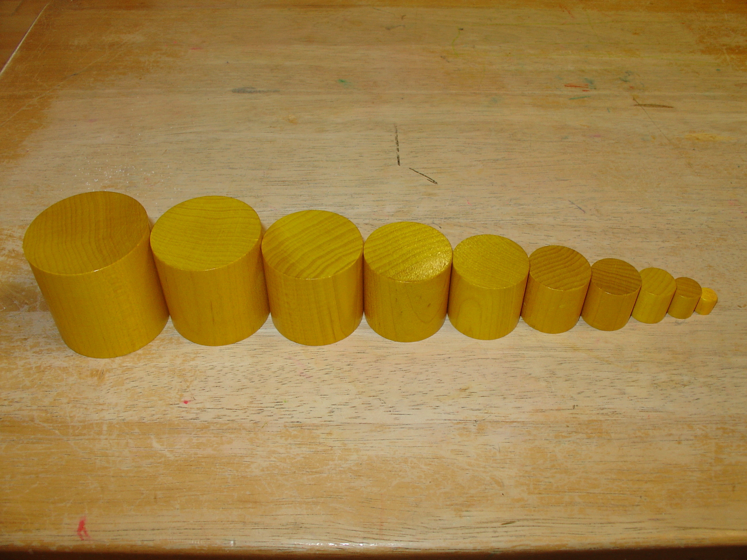 File:Knobless Cylinders yellow.JPG - Montessori Album