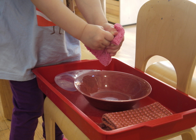 File:Table Washing 7.JPG - Montessori Album