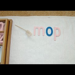 File:Moveable Alphabet with Objects 5.JPG - Montessori Album