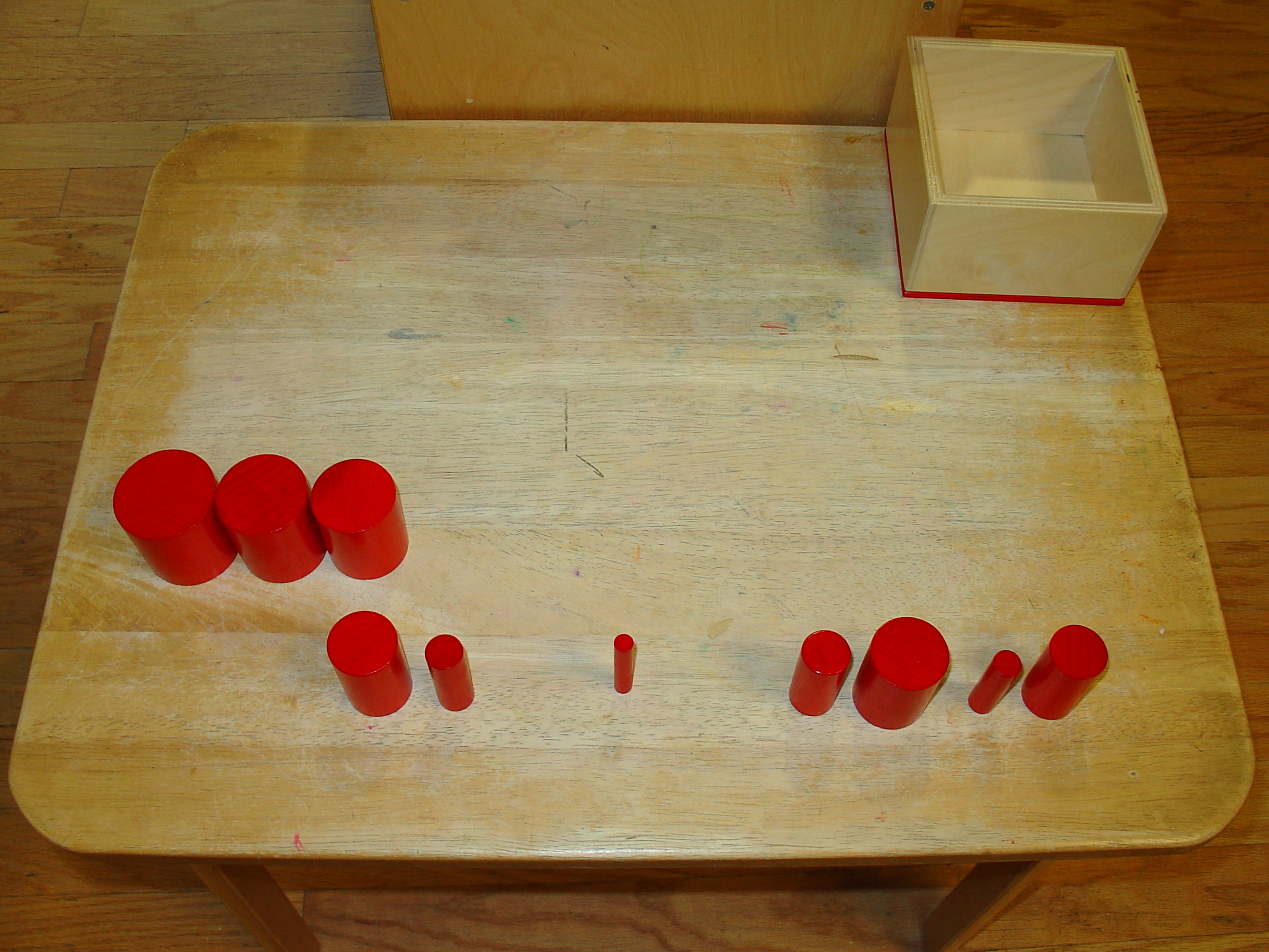 File:Knobless Cylinders 8.JPG - Montessori Album