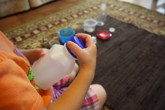 File:Opening and Closing Containers 6.JPG - Montessori Album