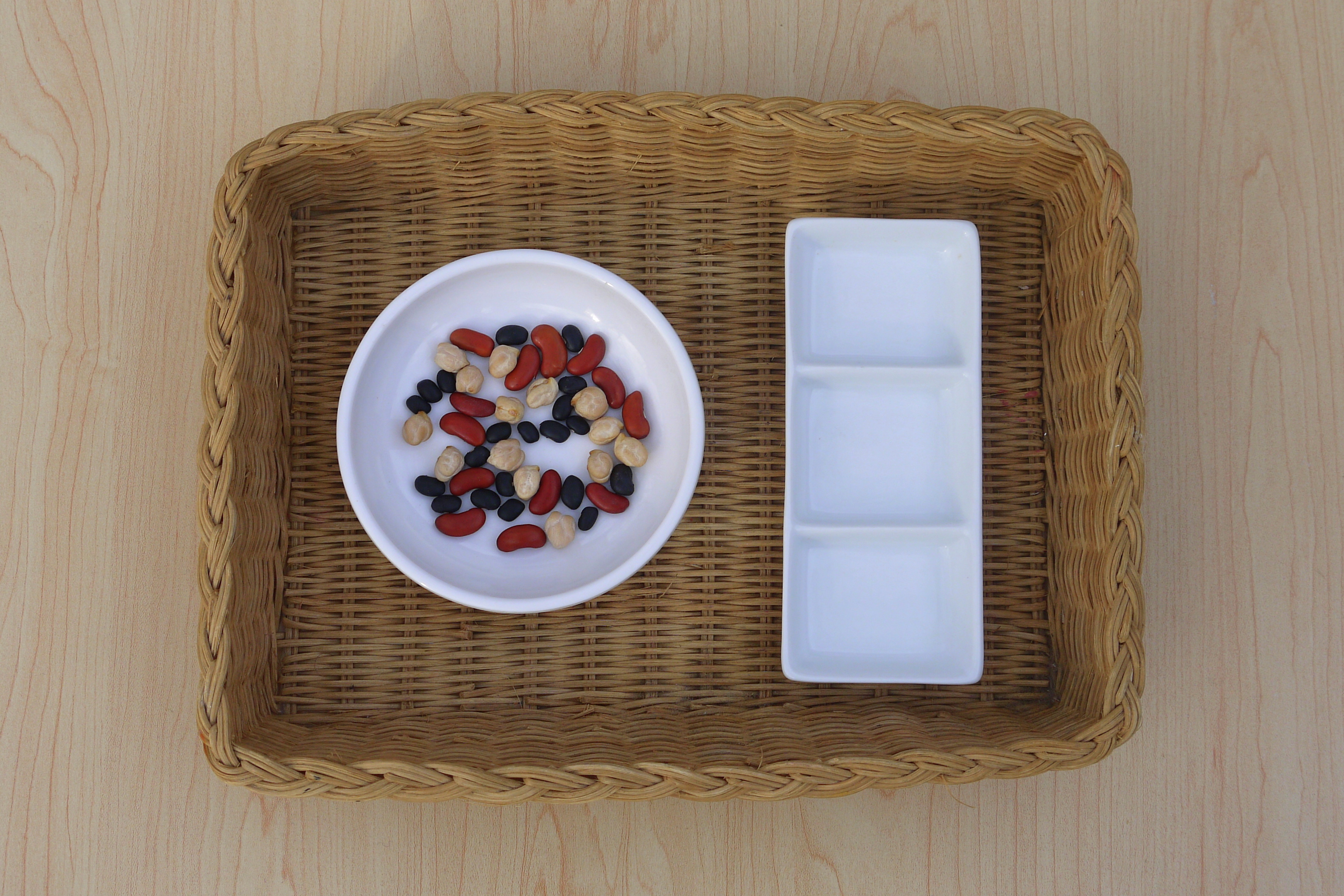 File:Sorting 1.JPG - Montessori Album