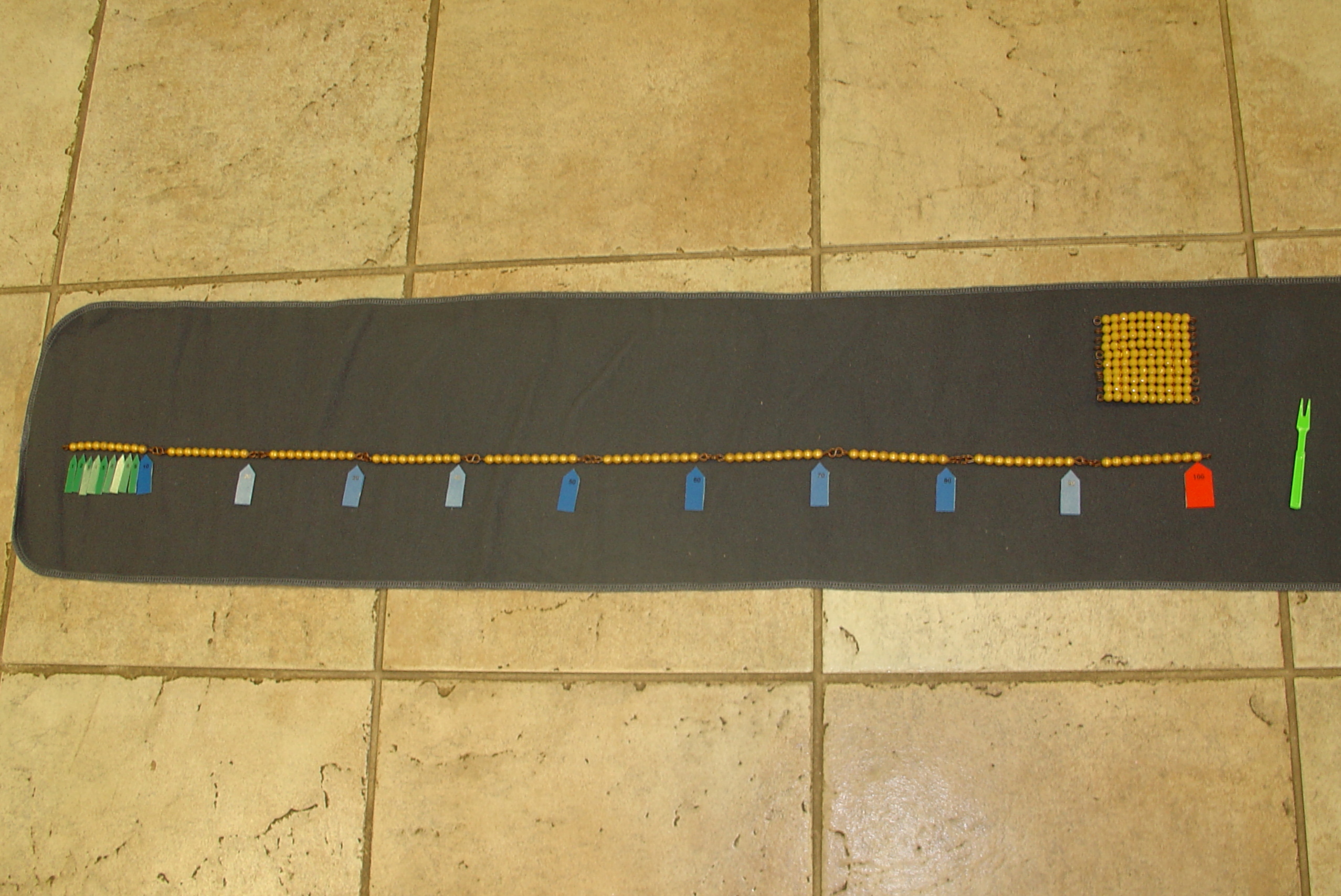 File:Hundred Chain 10.JPG - Montessori Album