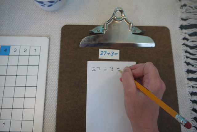 File:Division Finger Chart 3.JPG - Montessori Album