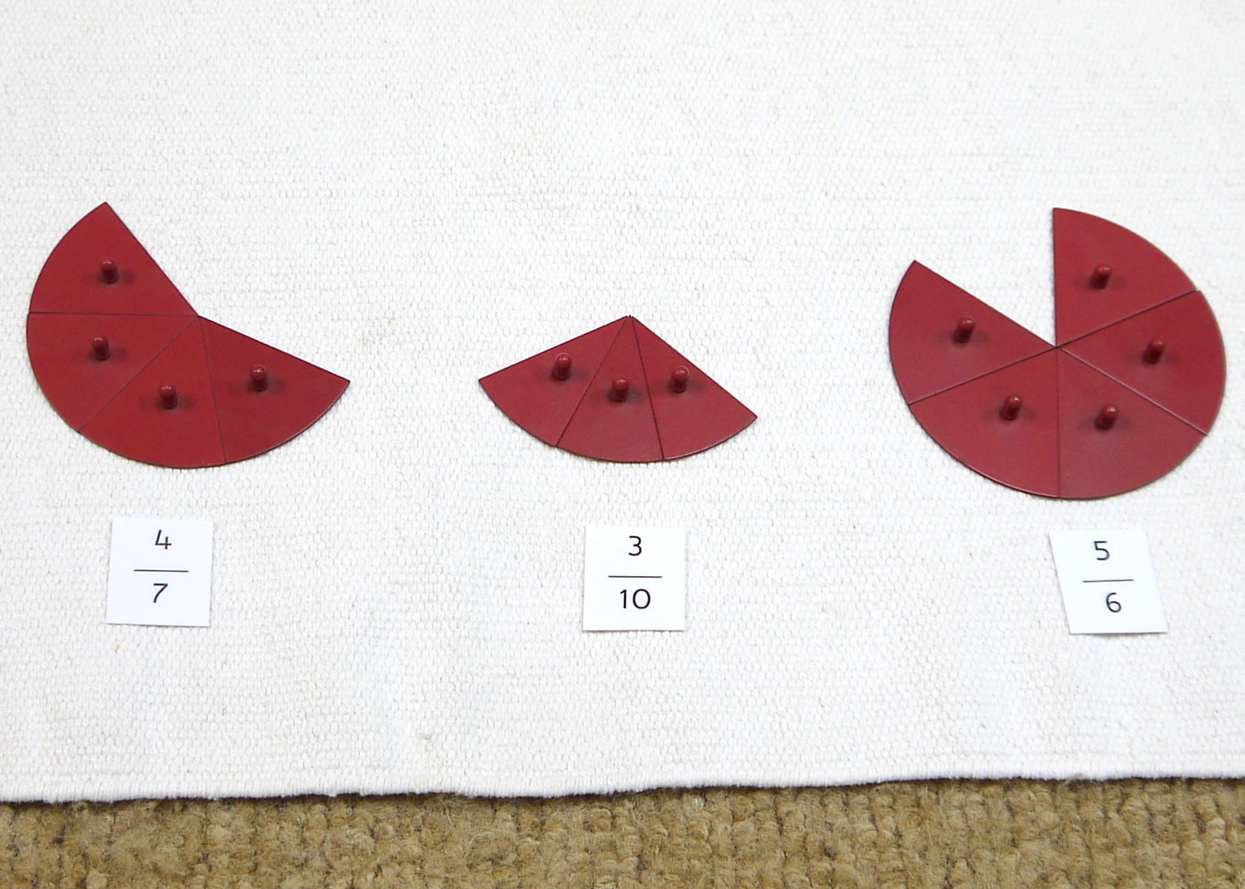 File:Labeling Fractions icon.JPG - Montessori Album